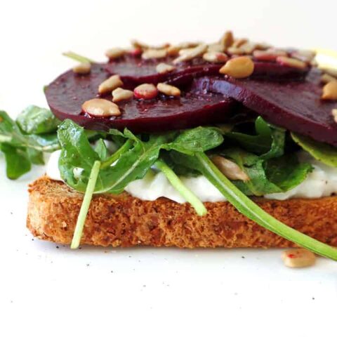Beet and Cottage Cheese Toast (Easy Vegetarian Lunch)
